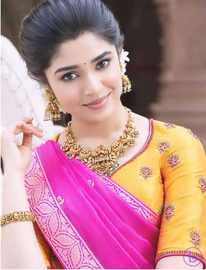 Krithi Shetty Biography, Wiki, Age, Height, Boyfriend & More - Social ...