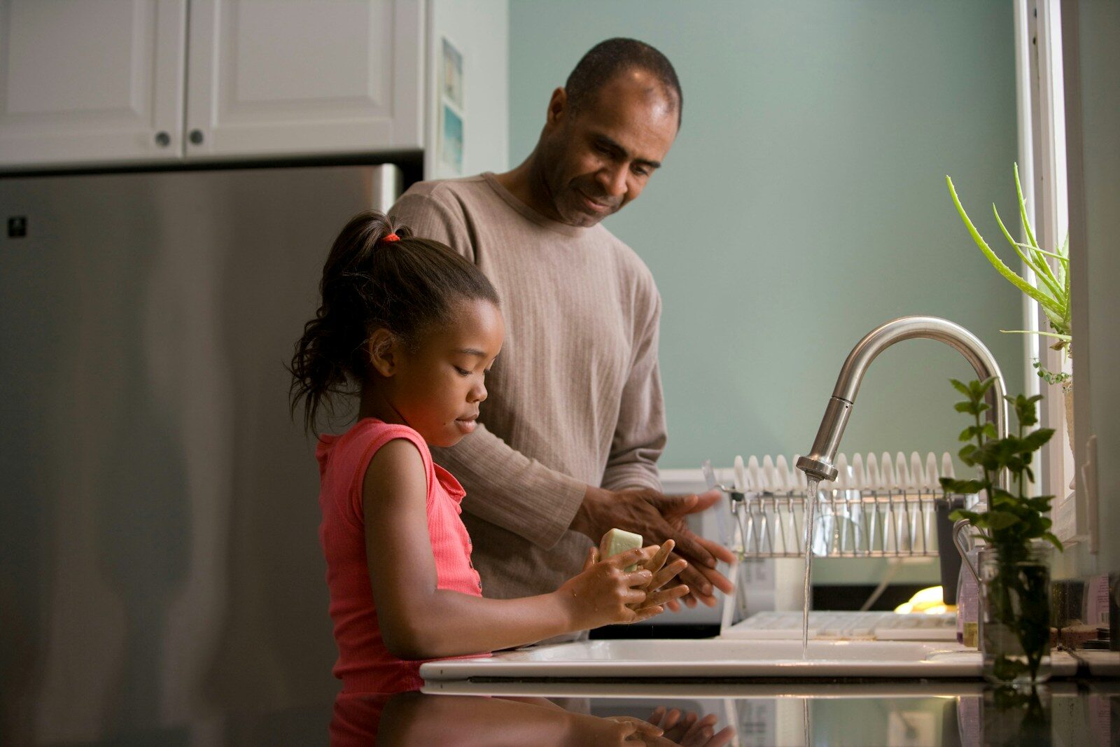 What to Say to Someone Who Lost a Parent? Thoughtful Words That Truly ...