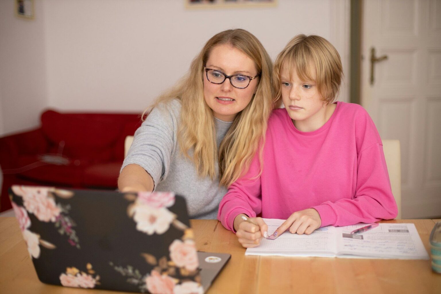 What to Say to Someone Who Lost a Parent? Thoughtful Words That Truly ...